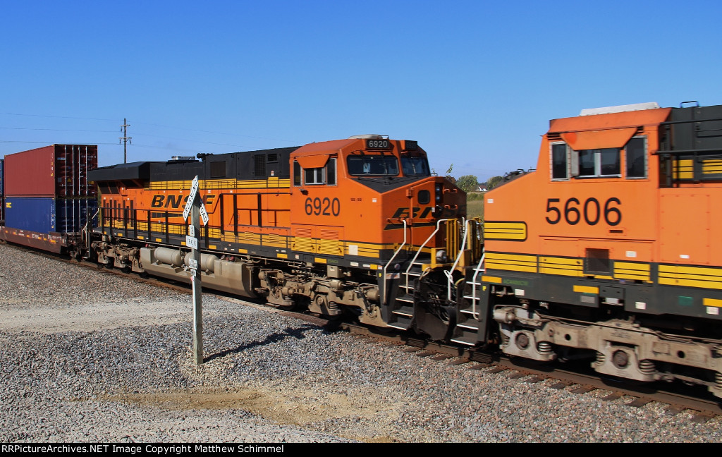 BNSF 6920